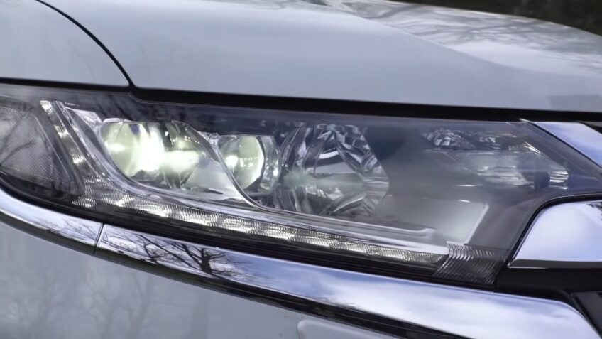 Low Beam vs. High Beam - When to Use These Headlights